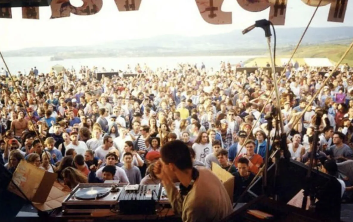 28 Photos of '90s Ravers That Will Rock Your Kandi Off | eBaum's World