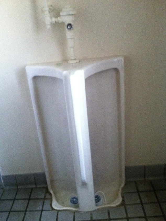 37 Funky Toilets We'd Want to Take a Drunk Leak In | eBaum's World