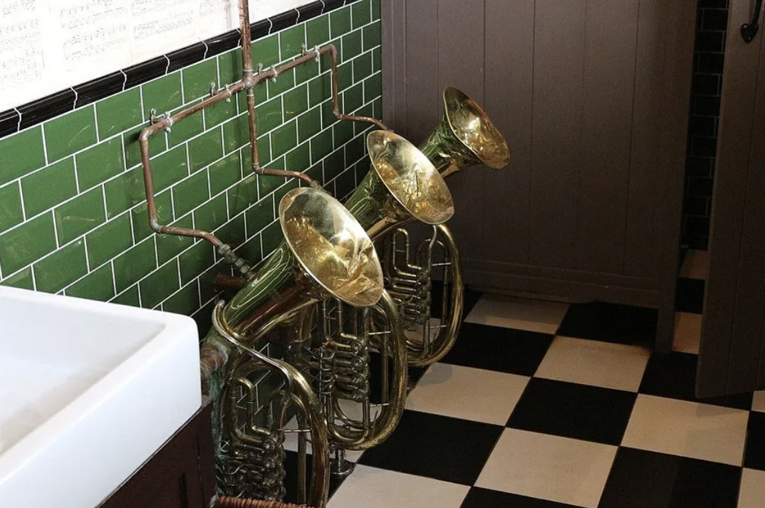 37 Funky Toilets We'd Want to Take a Drunk Leak In | eBaum's World