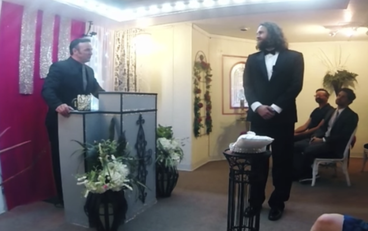 13 People Who Fell in Love With and Married Inanimate Objects | eBaum's ...