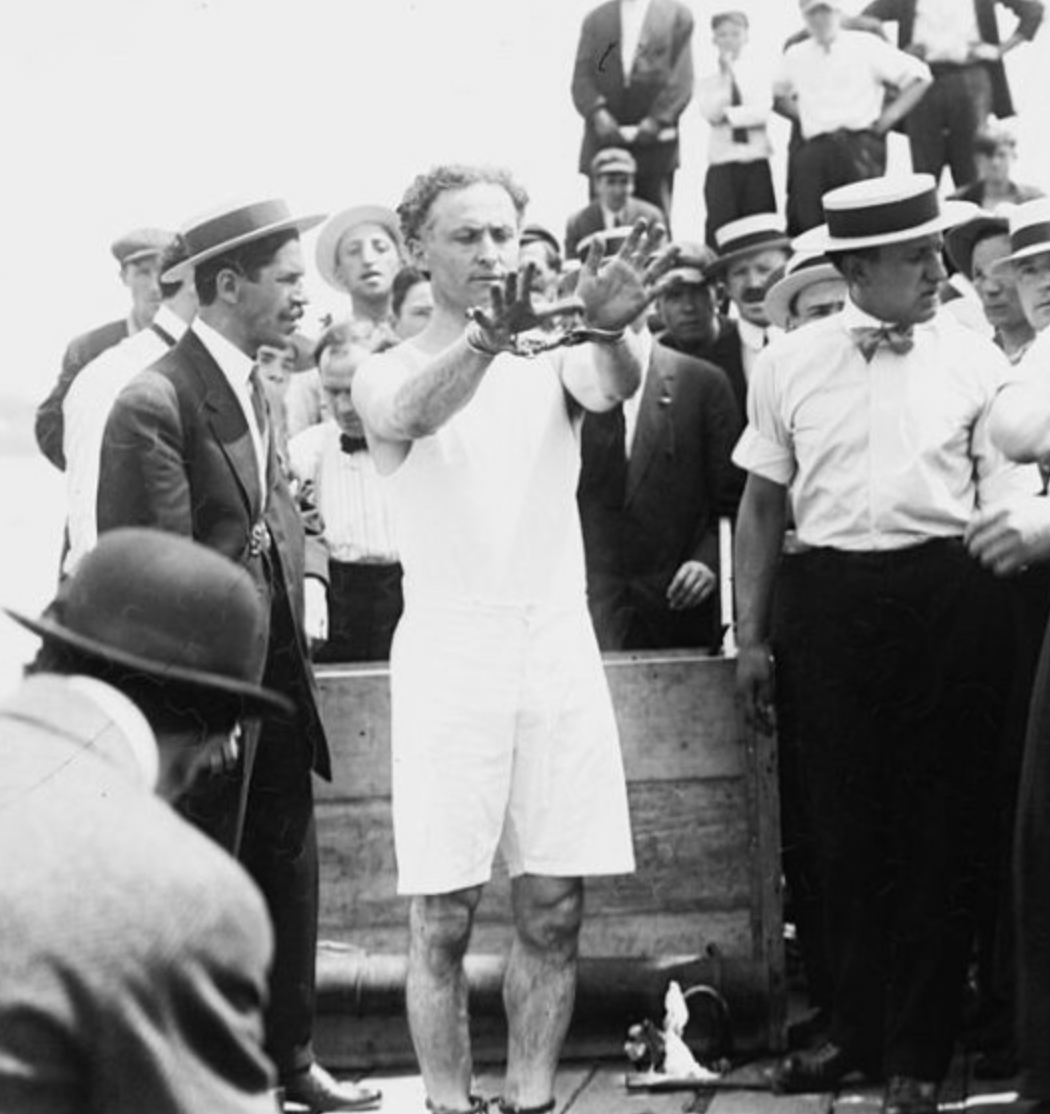 18 Facts About Harry Houdini There Are No Escape From | eBaum's World