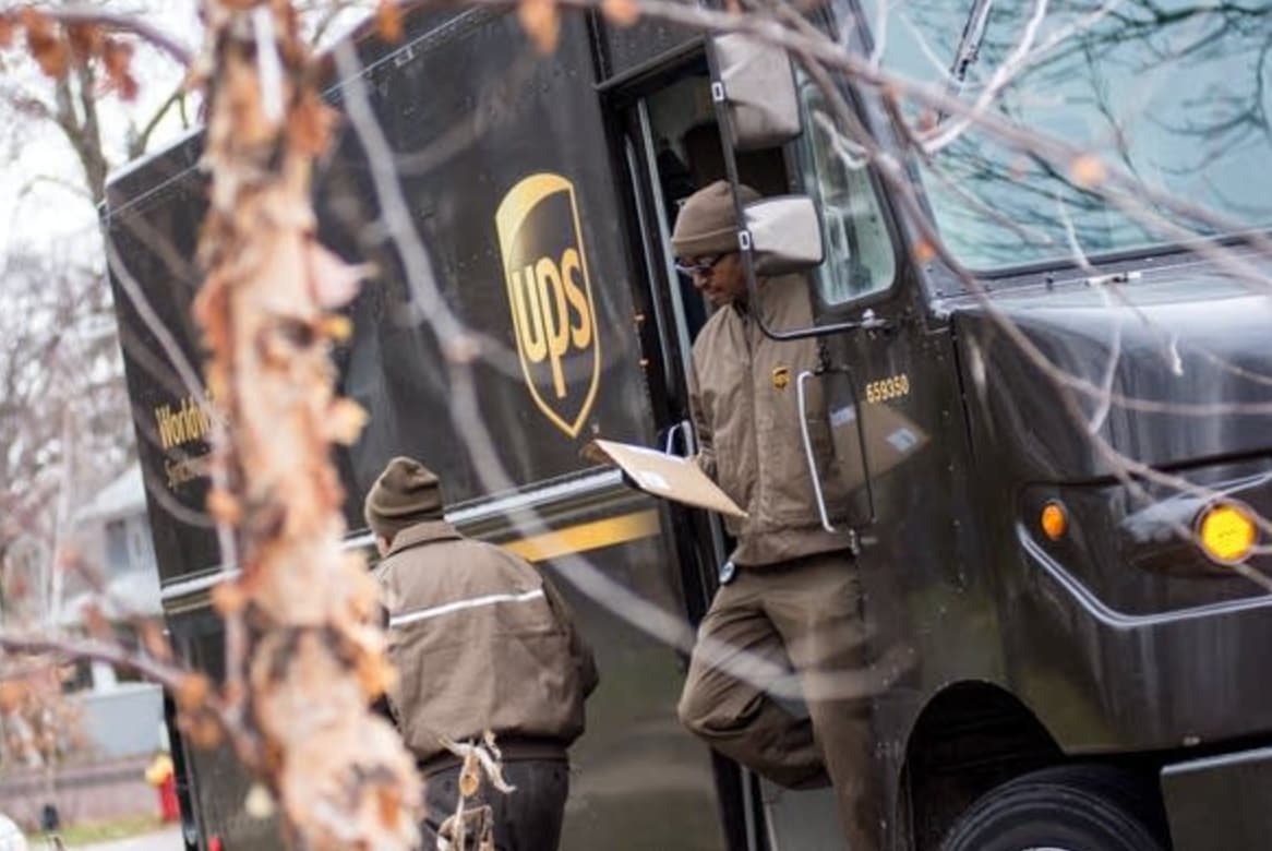 20 UPS Drivers Working Fashion Forward | eBaum's World
