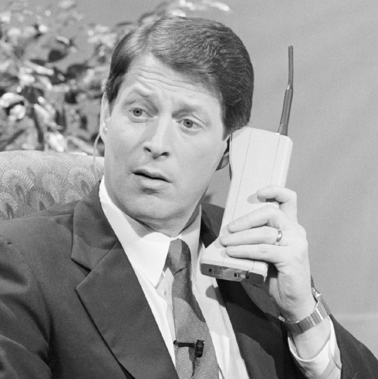 What Using a Cell Phone Looked Like in the ’80s & '90s | eBaum's World