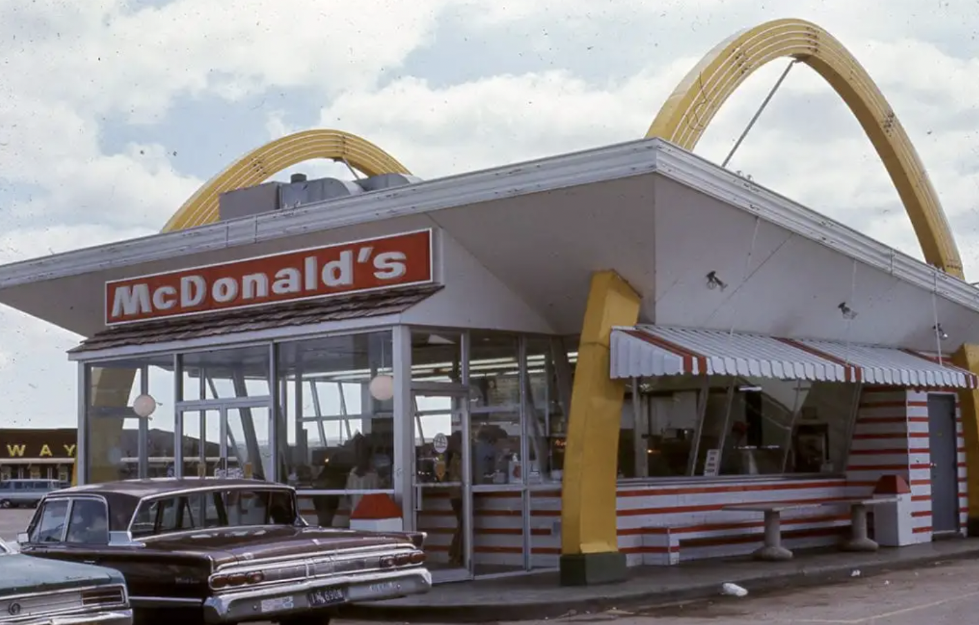 21 Photos that Showcase the Evolution of McDonald's Drive-Thru | eBaum ...