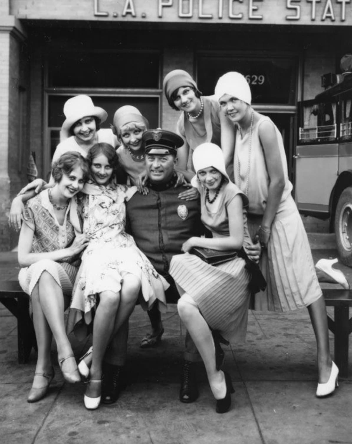 30 Photos of 1920s Flappers to Do the Charleston With | eBaum's World