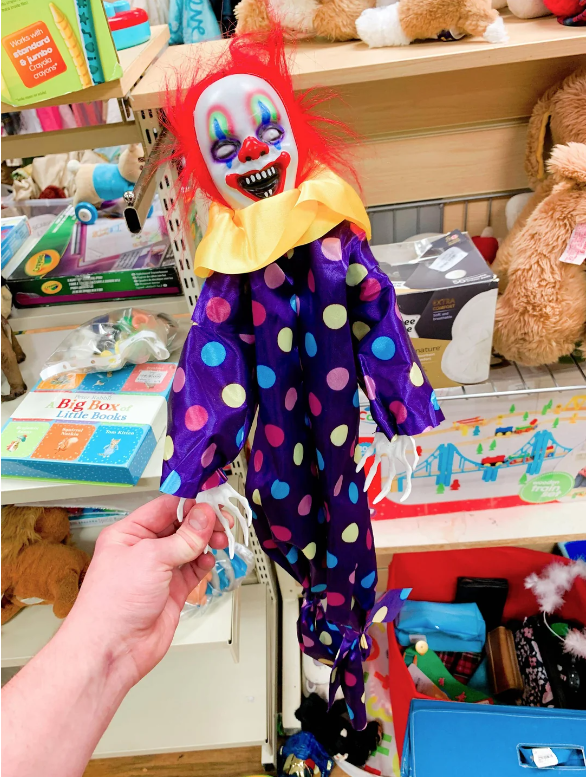 39 Weird Things People Bought While Thrifting | eBaum's World