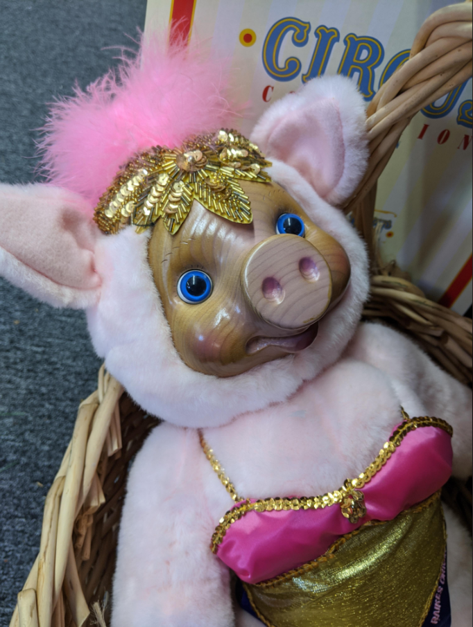 39 Weird Things People Bought While Thrifting | eBaum's World