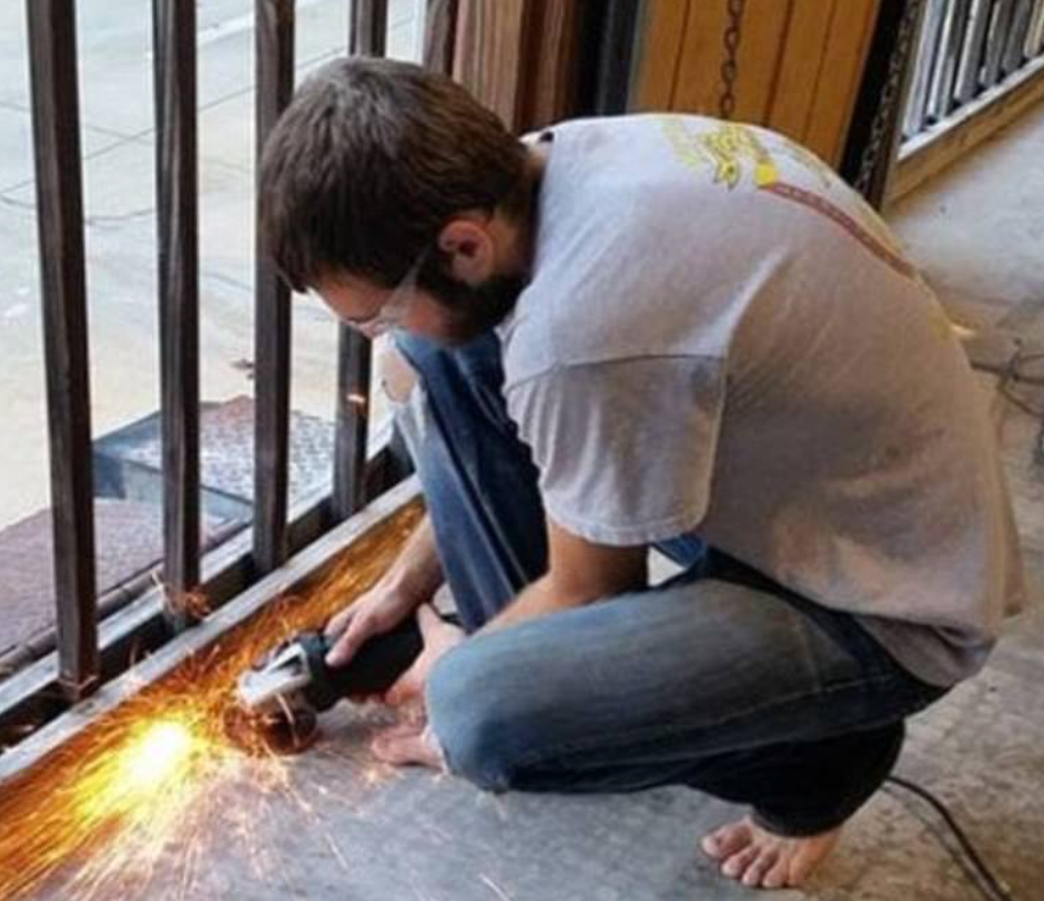 20 Disgusting People Airing Out Their Toes in Public | eBaum's World