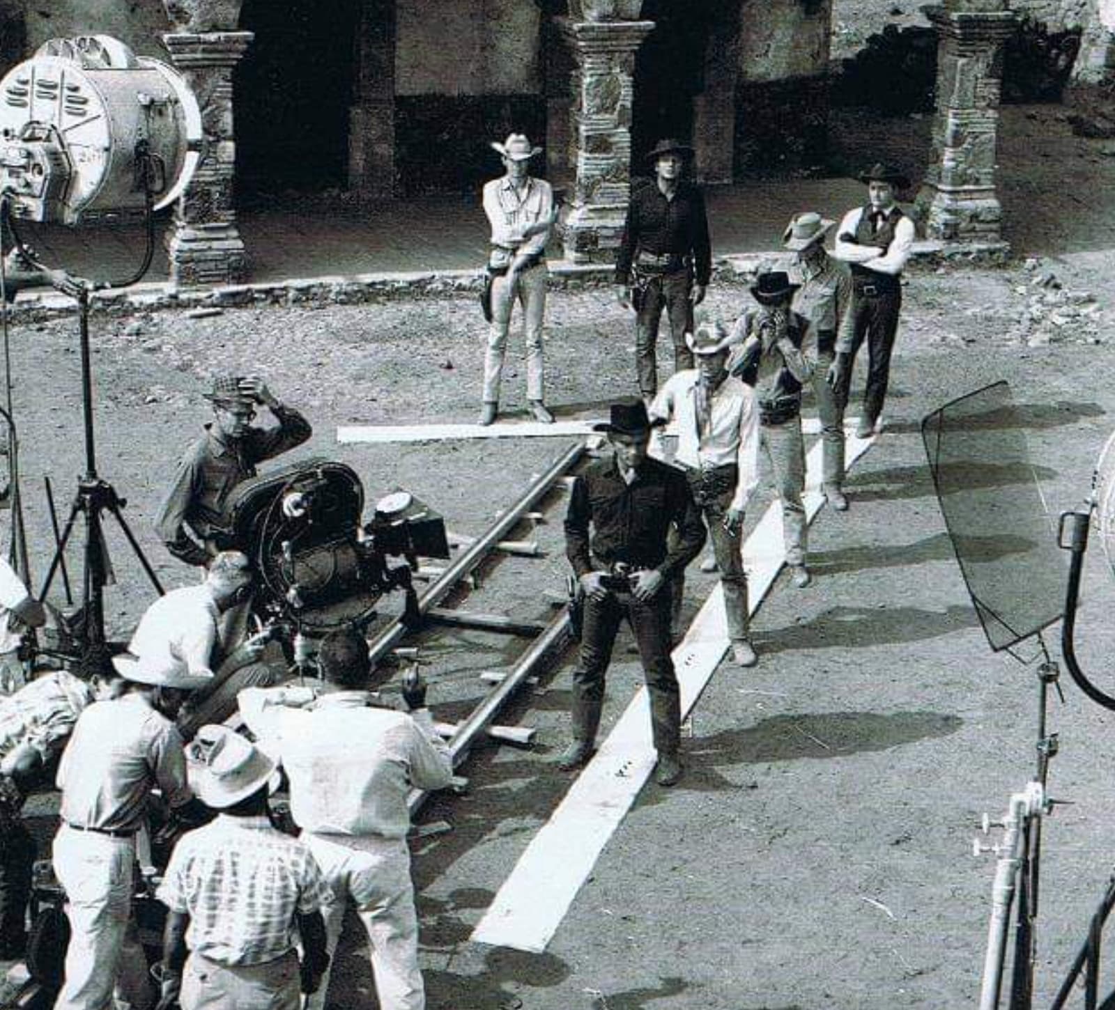 26 Pics From on the Set of Classic Hollywood Westerns | eBaum's World