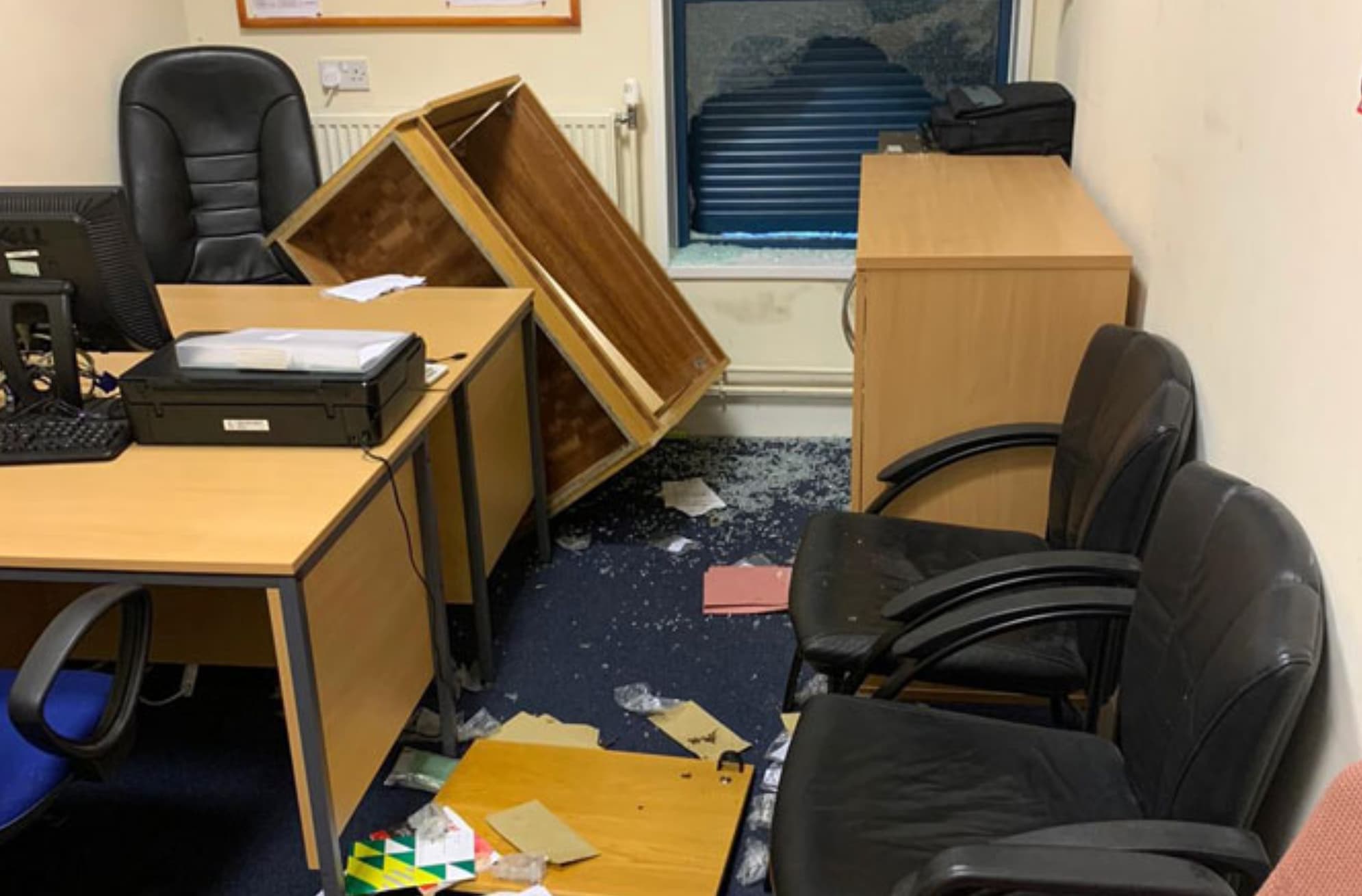 20 Satisfying Pics of Office Equipment That Got What It Deserved ...