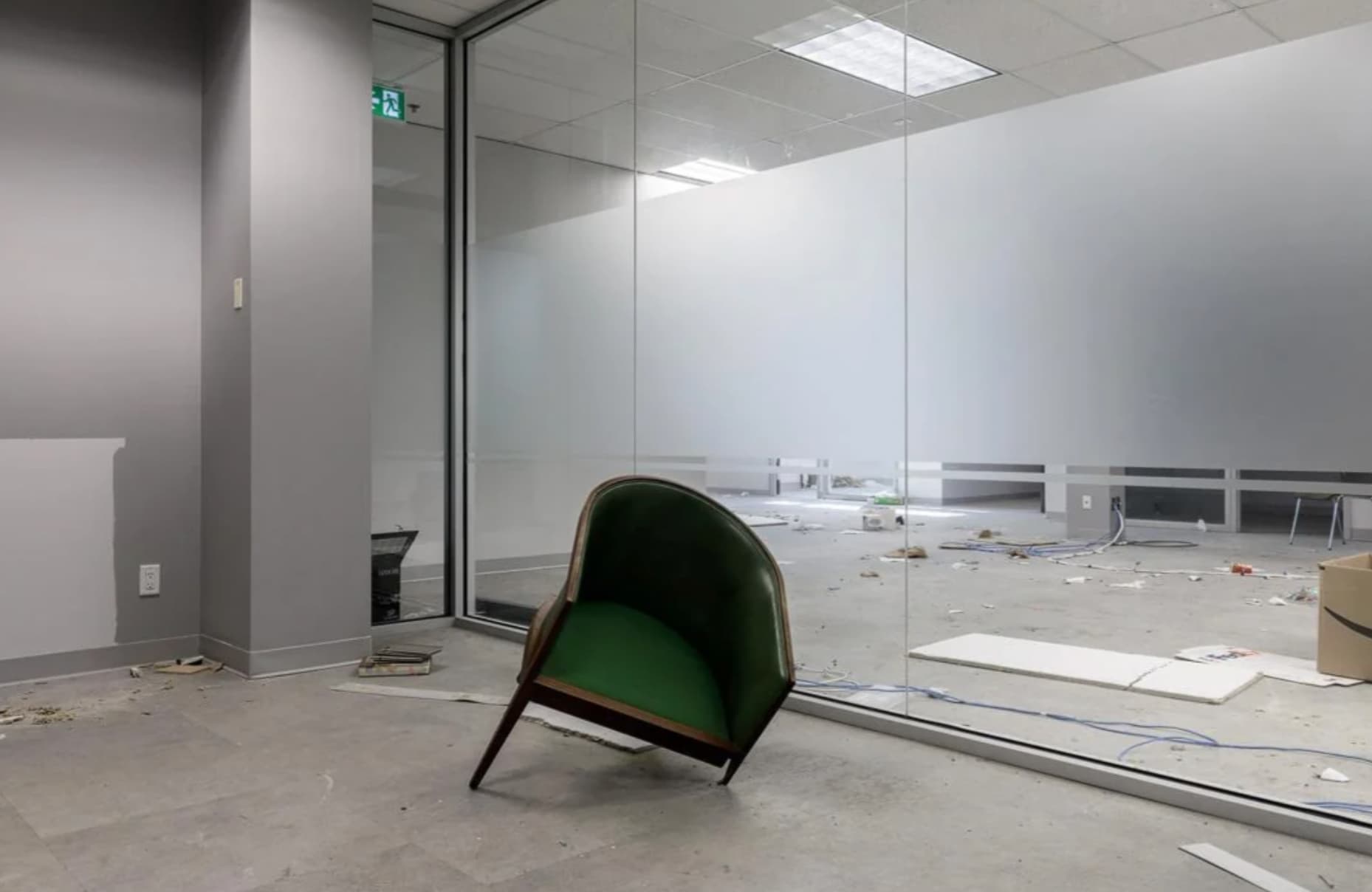 20 Satisfying Pics of Office Equipment That Got What It Deserved ...