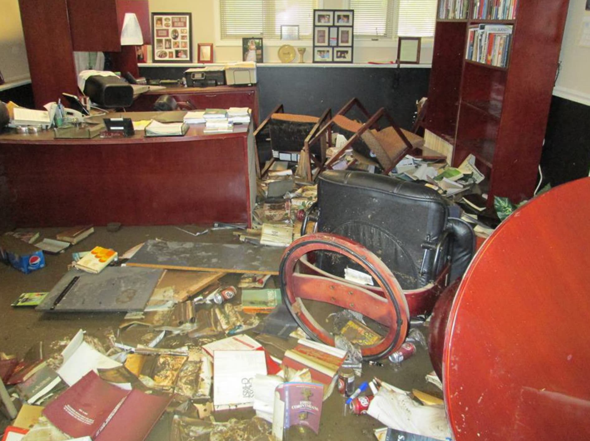 20 Satisfying Pics of Office Equipment That Got What It Deserved ...