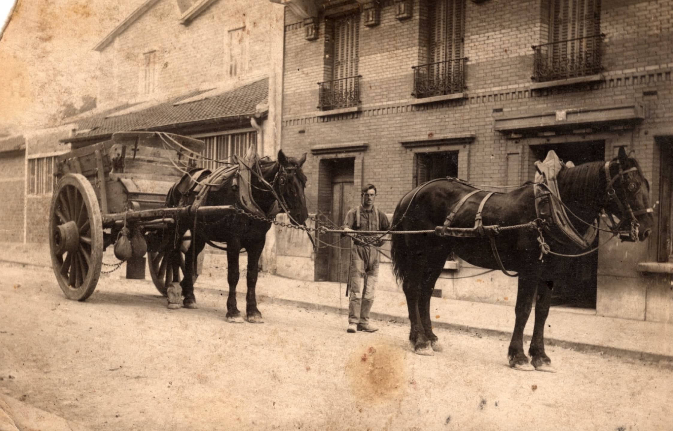 Photos from Classic Paris Life in the '20s and '30s | eBaum's World