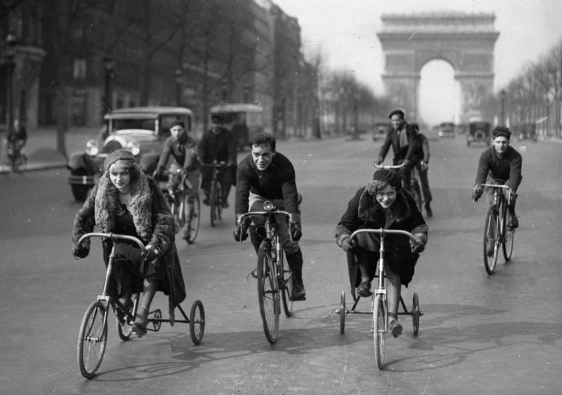 Photos from Classic Paris Life in the '20s and '30s | eBaum's World