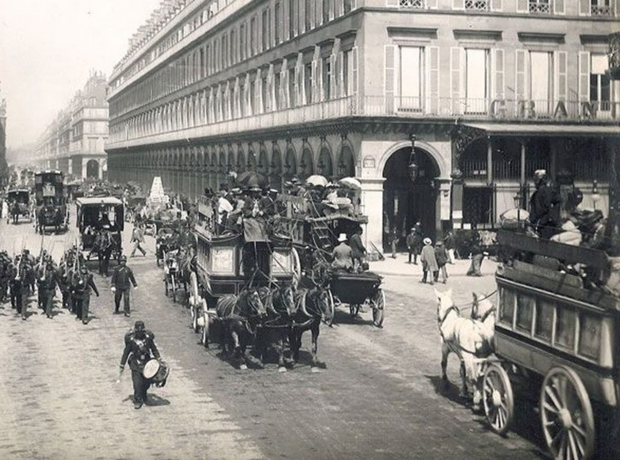 Photos from Classic Paris Life in the '20s and '30s | eBaum's World