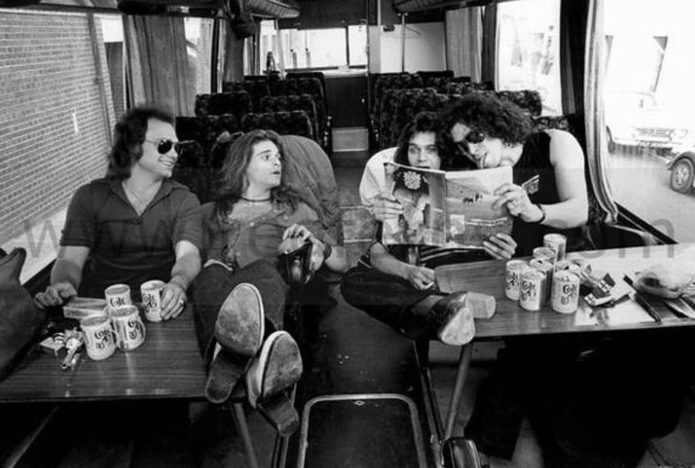 23 Photos of Tour Bus Life For the '70s Biggest Stars | eBaum's World