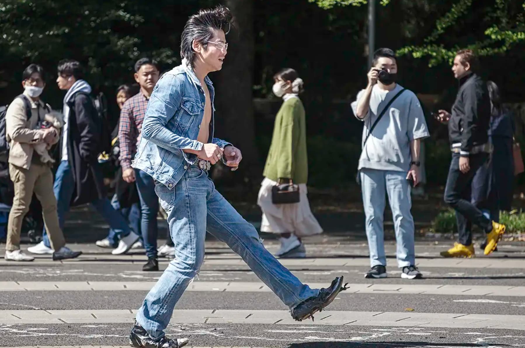 Japanese Gangsters and Greasers Vibing Up the Past | eBaum's World