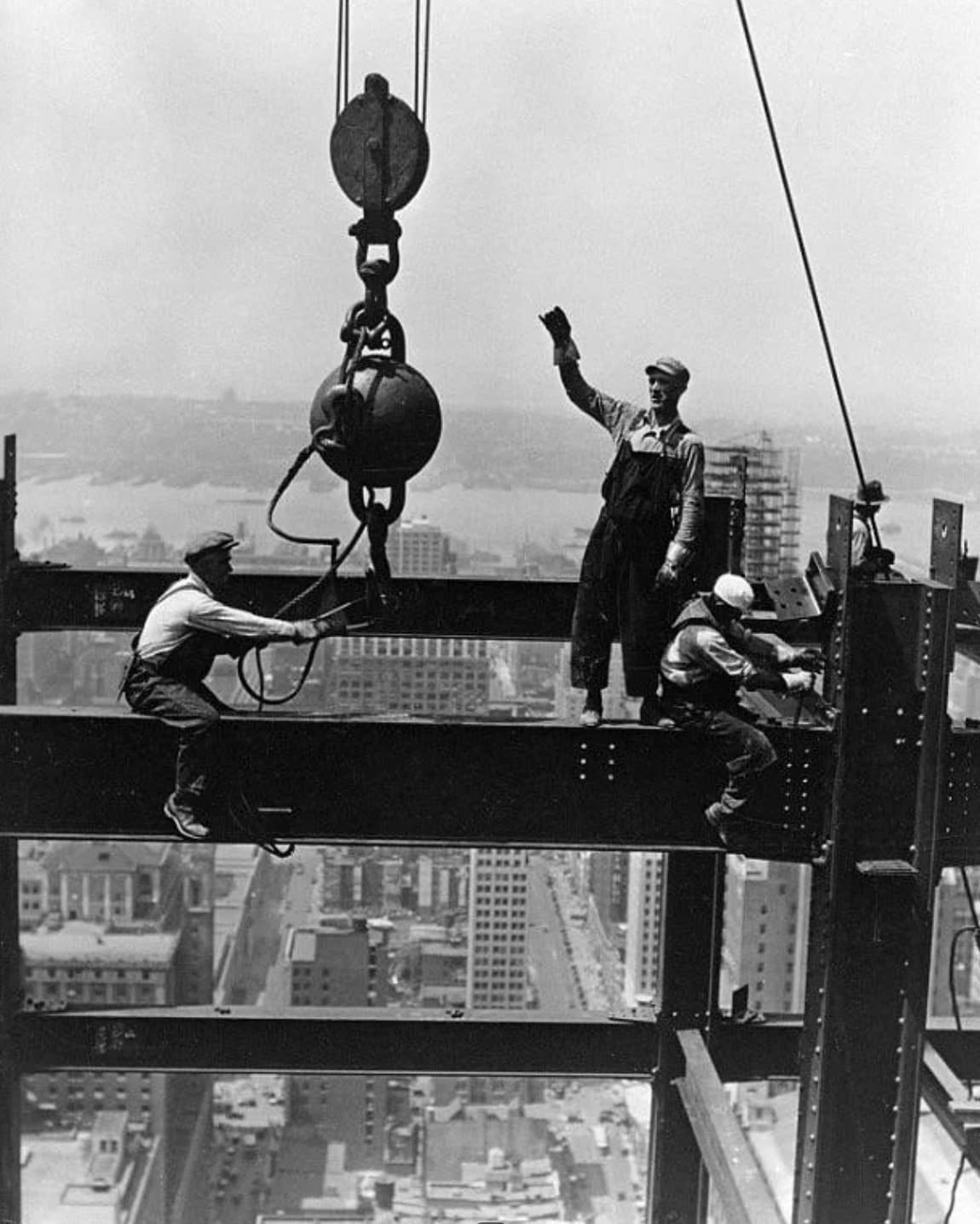 14 Vintage Photographs of Old-School Construction Workers | eBaum's World