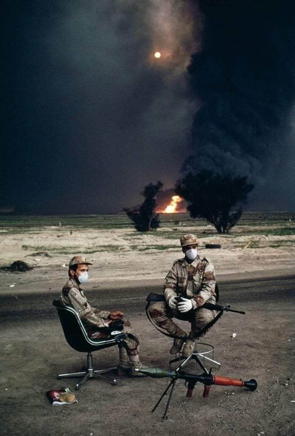 See the Gulf War and Kuwaiti Fires in Impactful Photos | eBaum's World
