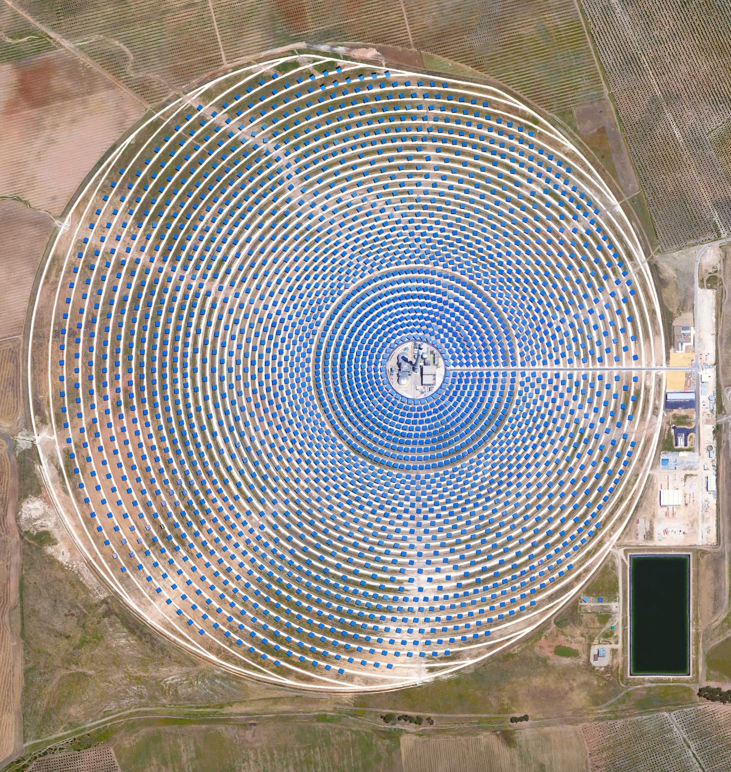 Piping Hot Photos of Our World's Coolest Solar Plants | eBaum's World
