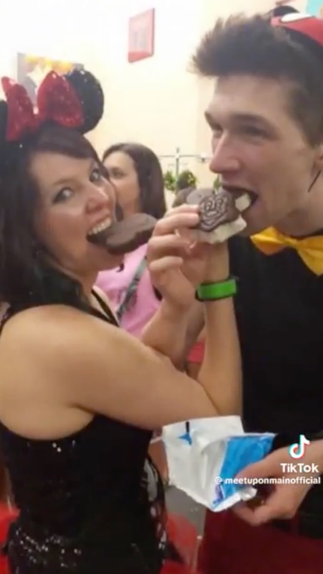 16 Photos That Remind Us the Millennials Invented Cringe | eBaum's World