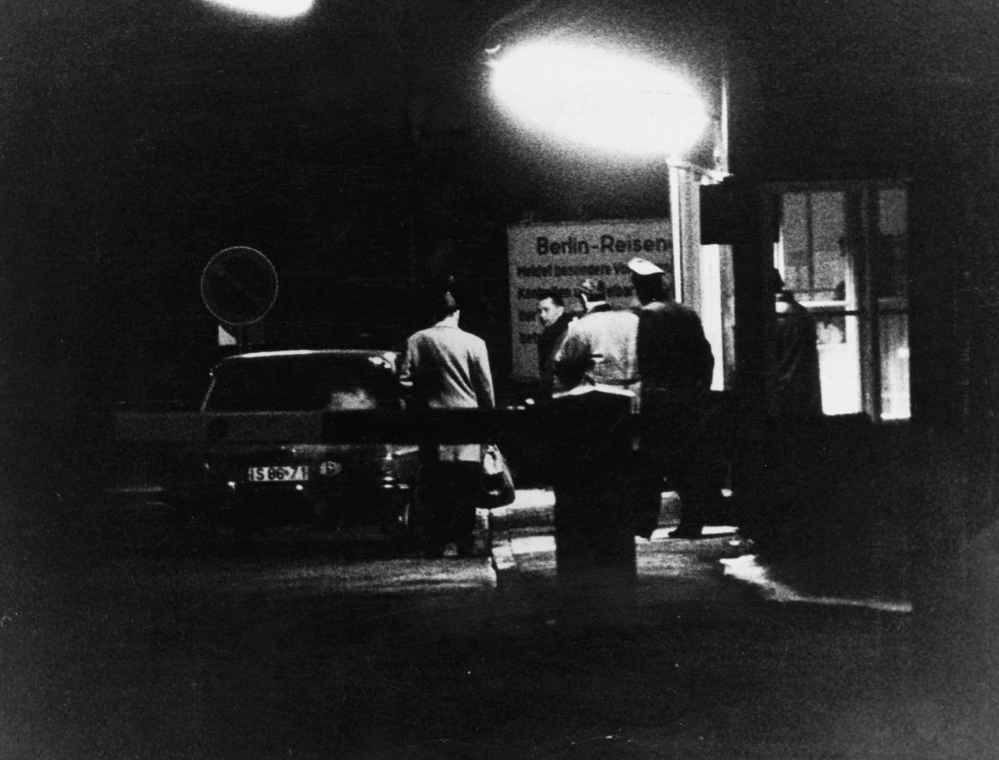 Espionage in Action: 20 Old Photos of Real-Life Spies | eBaum's World