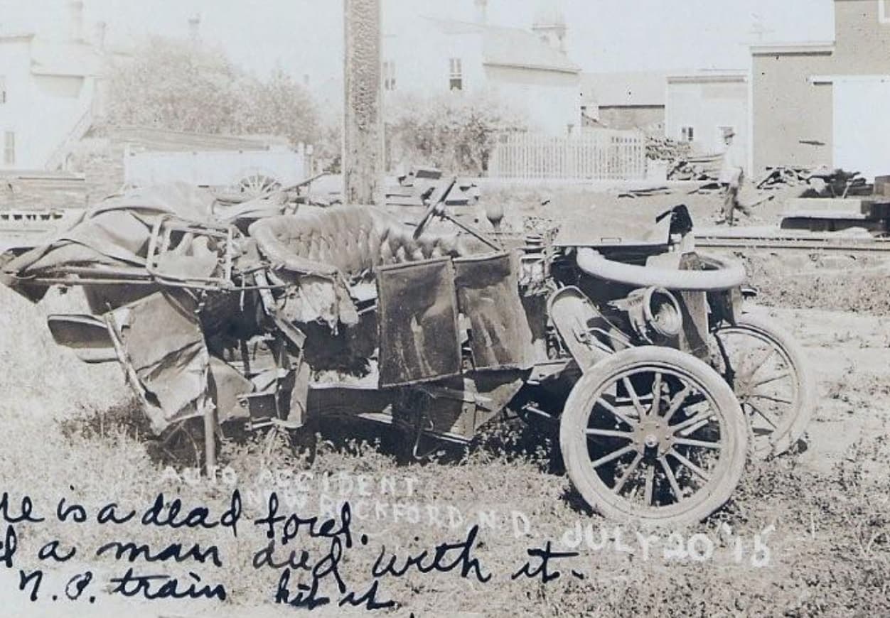 24 Historical Photos of Model T Accidents That Show Some People Can't ...