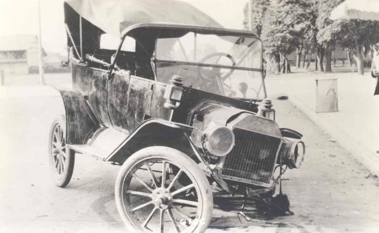 24 Historical Photos of Model T Accidents That Show Some People Can't ...