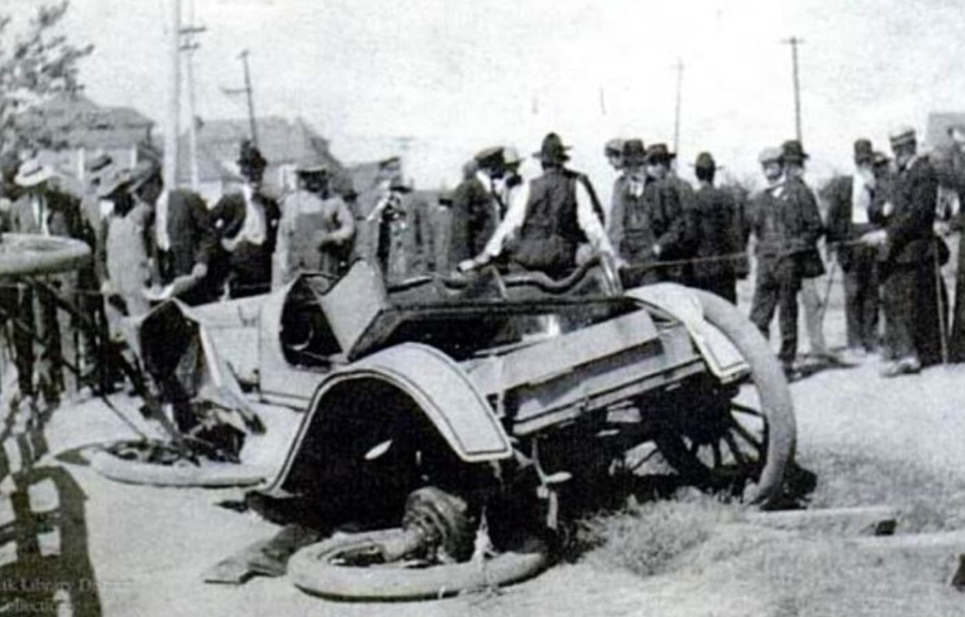 24 Historical Photos of Model T Accidents That Show Some People Can't ...