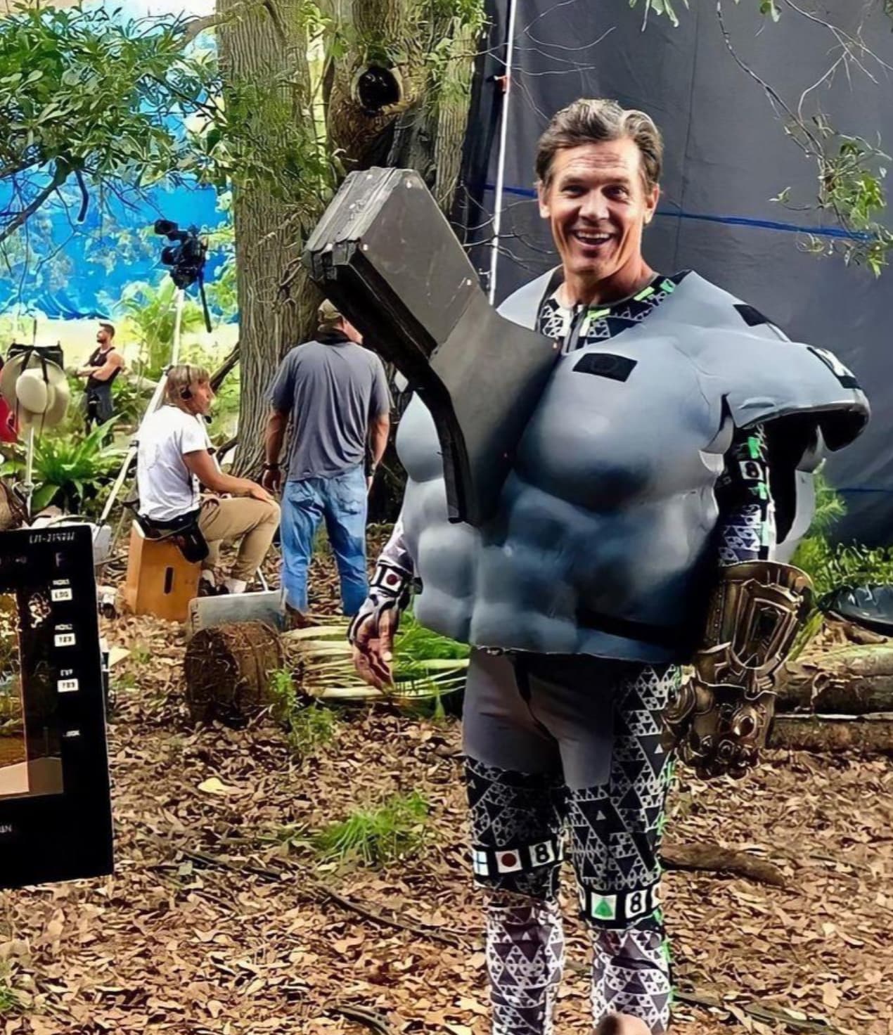 22 Behind-the-Scenes Photos That Ruin the Magic a Bit | eBaum's World