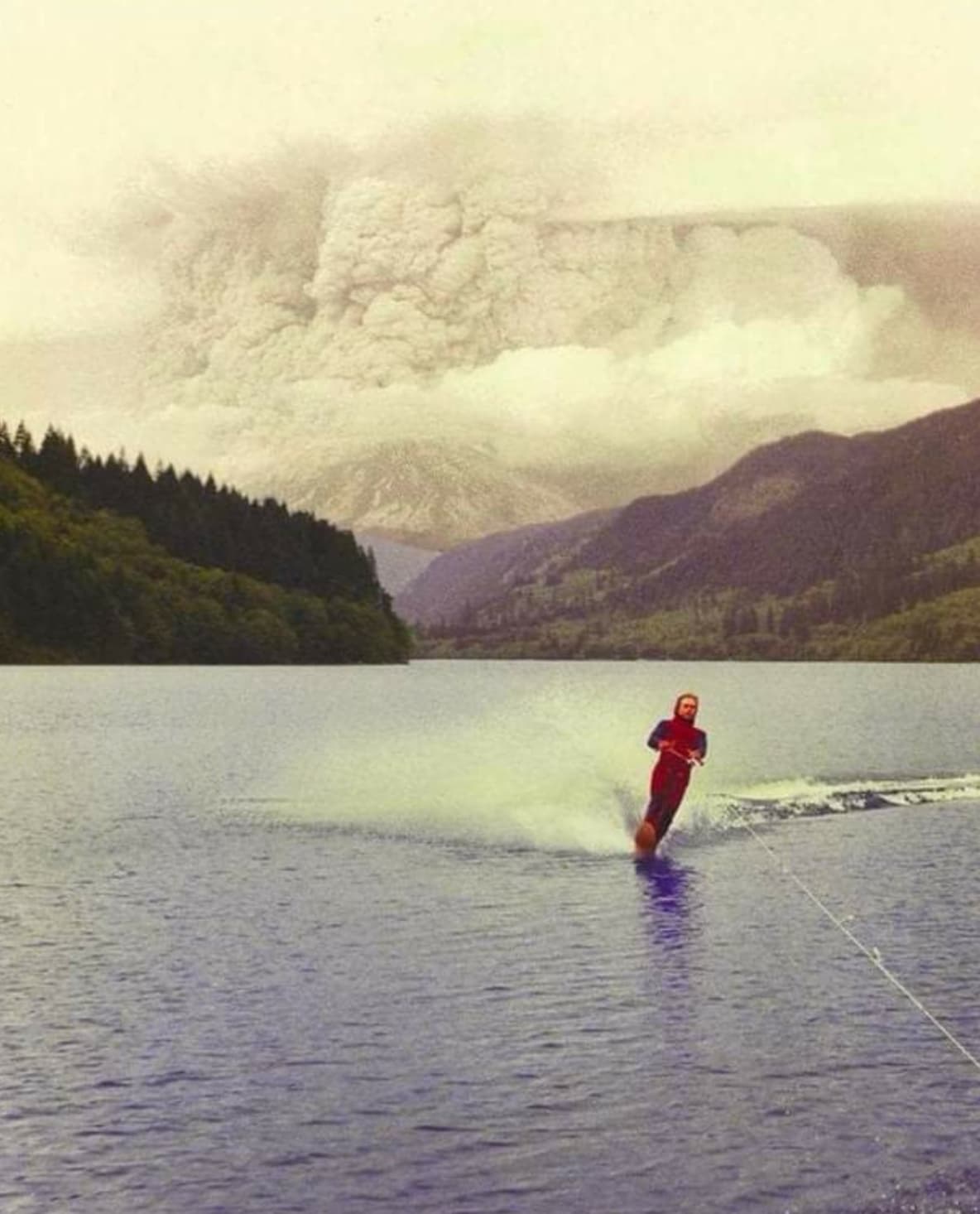 Uncanny Photos of 1980's Mount St. Helen Eruption | eBaum's World
