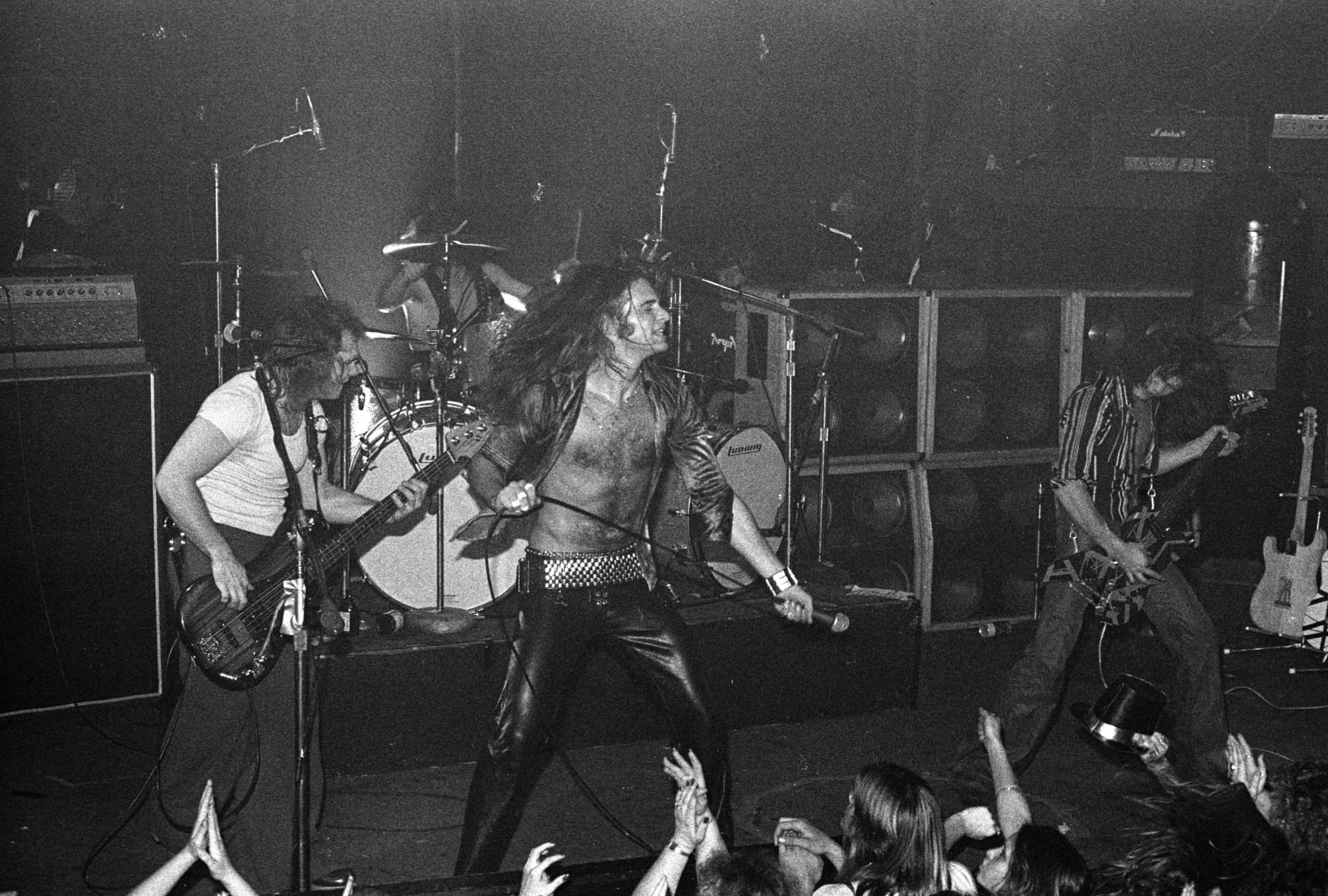 21 Booze-Fueled Photos of LA's 'Whisky a Go Go' Through the Decades ...