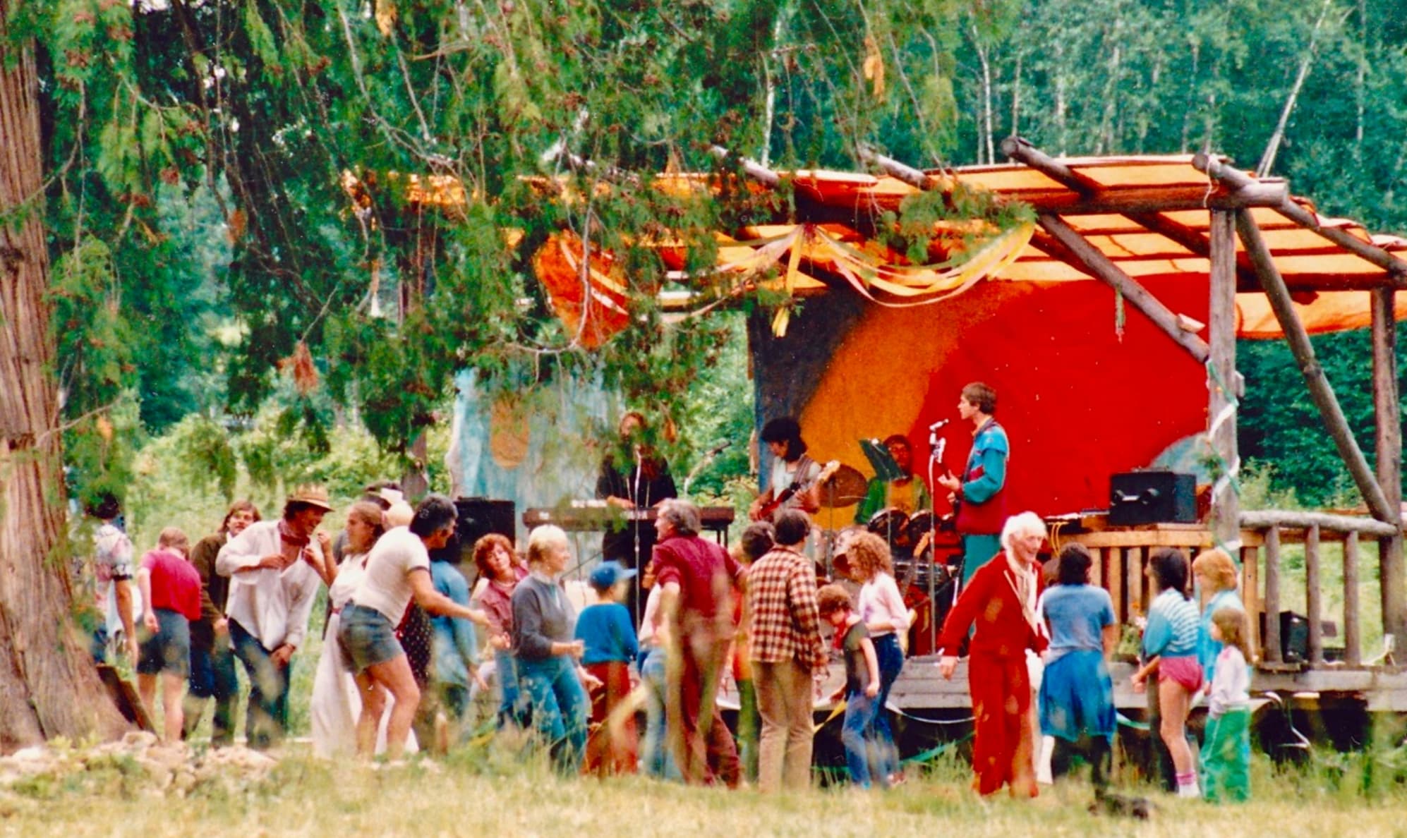 21 Truly Fascinating Photos of the 1970s Back-to-the-Land Movement ...