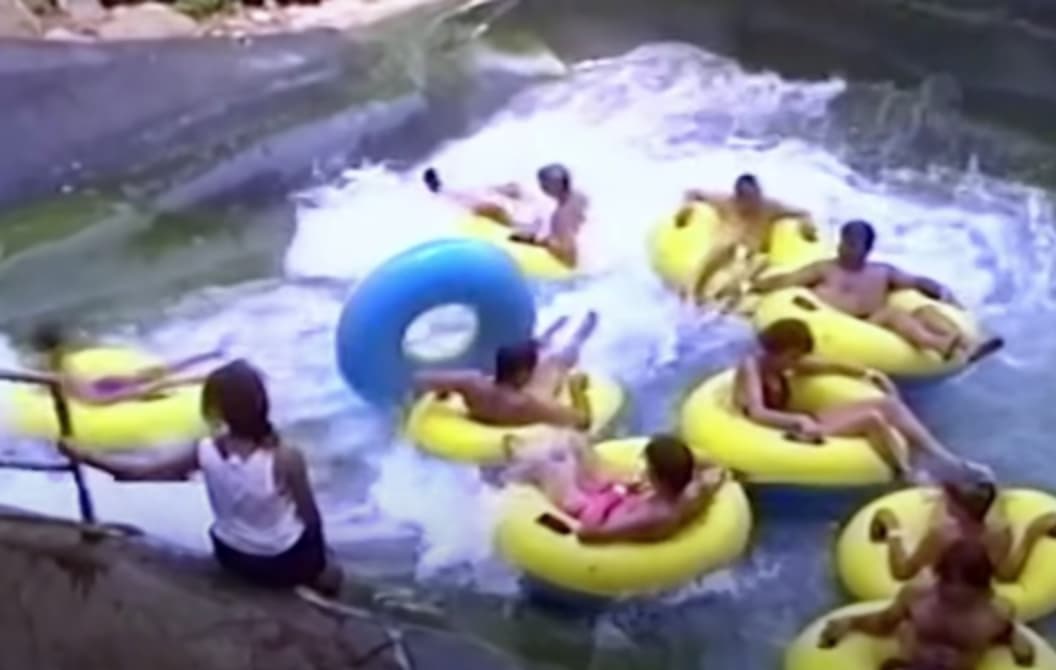 Old Photos From The World's Most Dangerous Water Park | eBaum's World