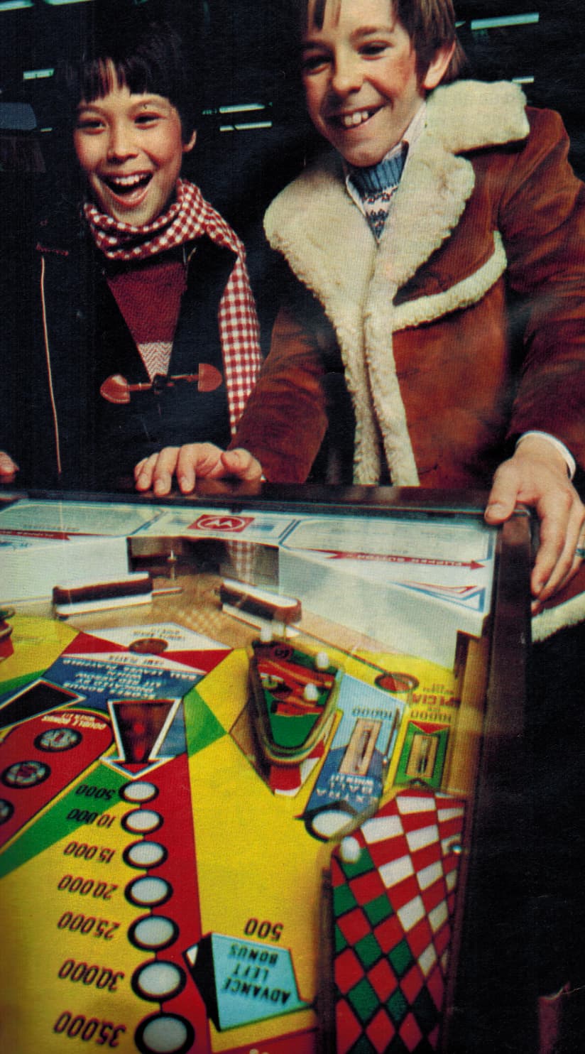 Old-School Pinball Whizzes at Work Hustling the Arcade | eBaum's World