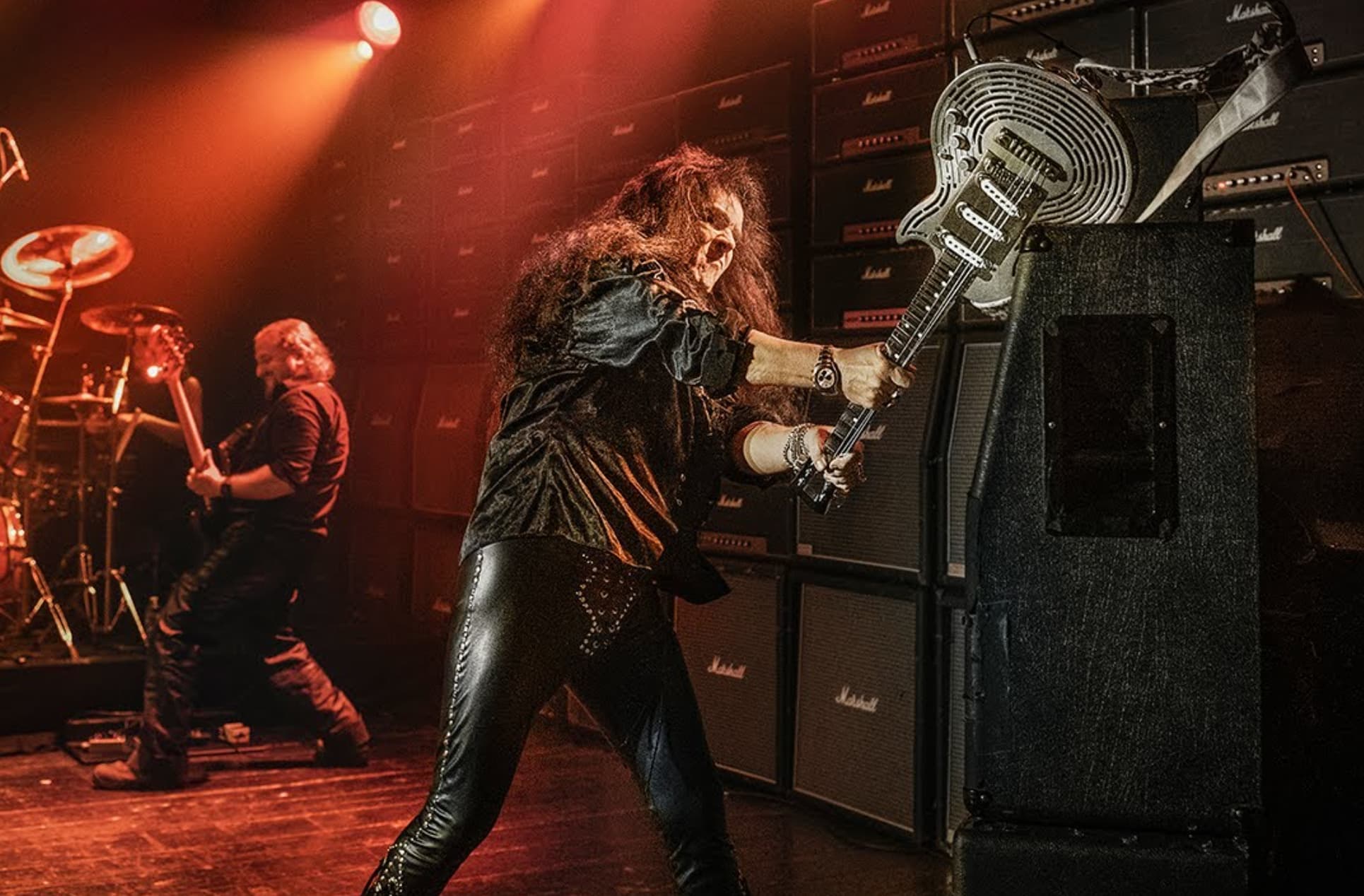 16 Rockstars Smashing Their Perfectly Good Guitars | eBaum's World