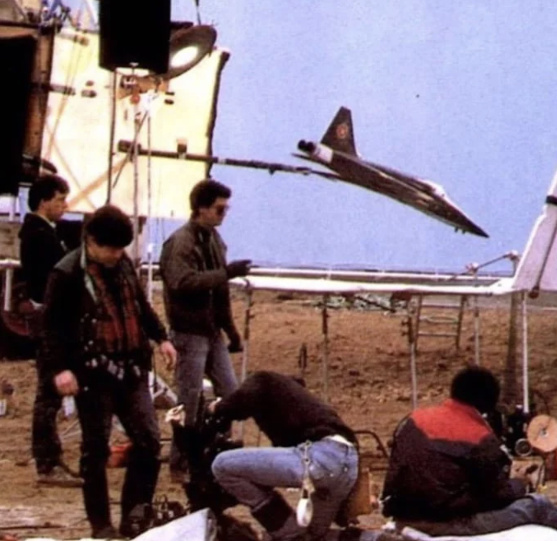 21 Behind-The-Scenes Pics of the Original ‘Top Gun’ | eBaum's World