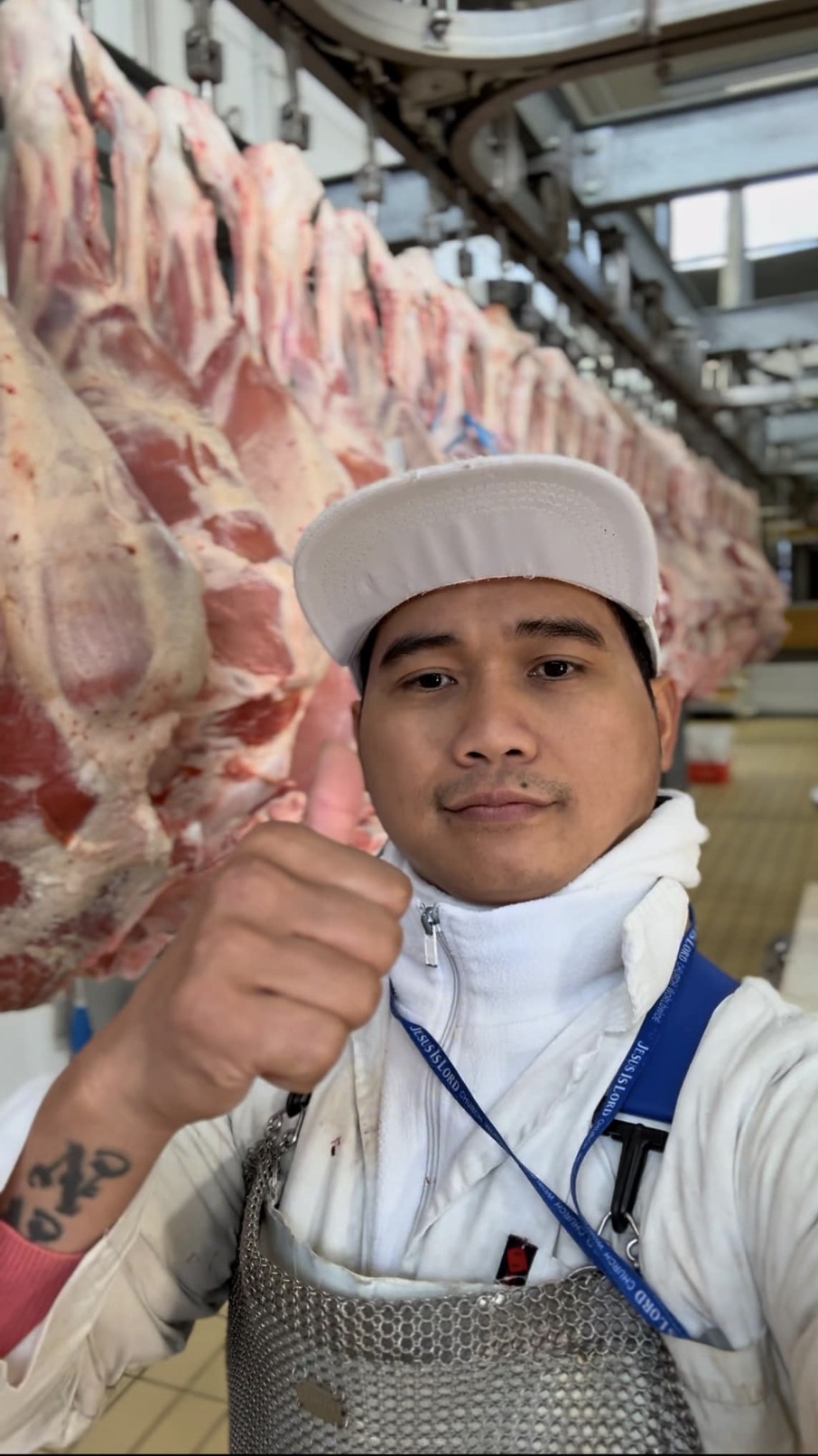 28 Men Proudly Showing Off Their Meat | eBaum's World