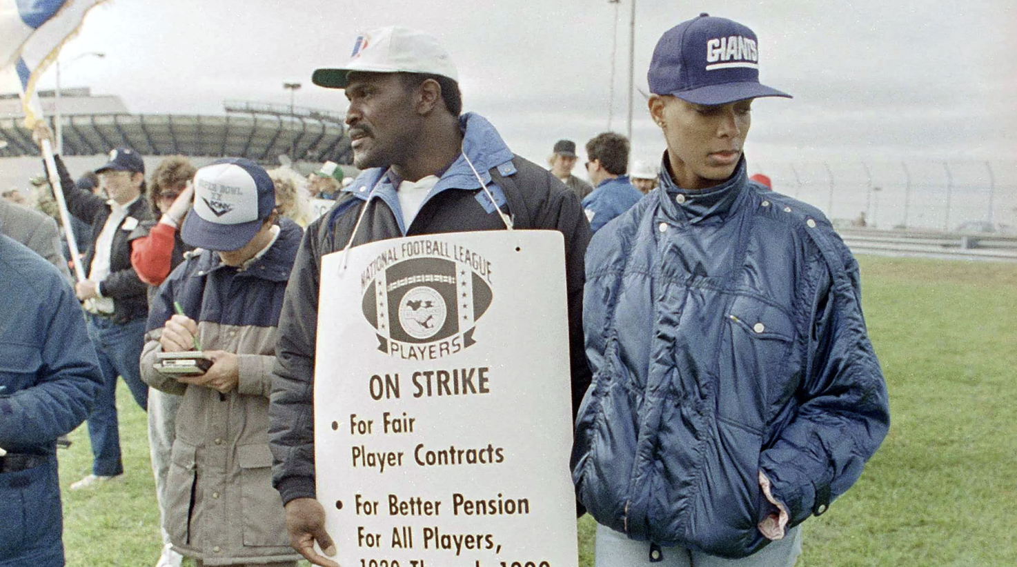 The 1987 NFL Strike Remembered in Photos, Not Football | eBaum's World