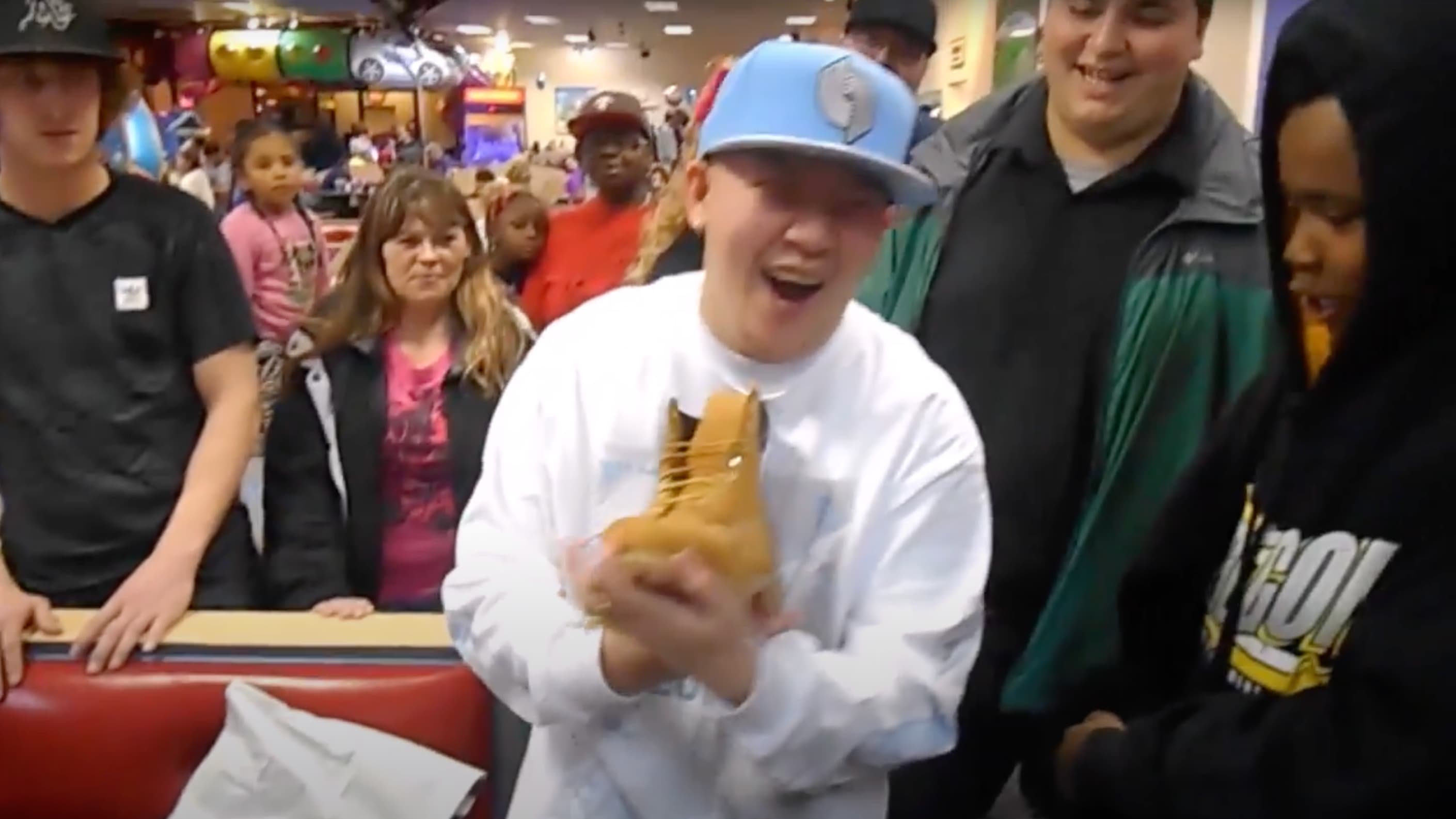 People of Chuck E Cheese Living Up to Their Reputation | eBaum's World
