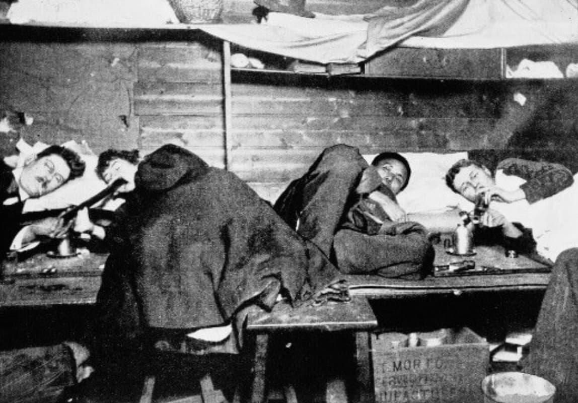 23 Vintage Photos of People Getting Zooted in Opium Dens | eBaum's World