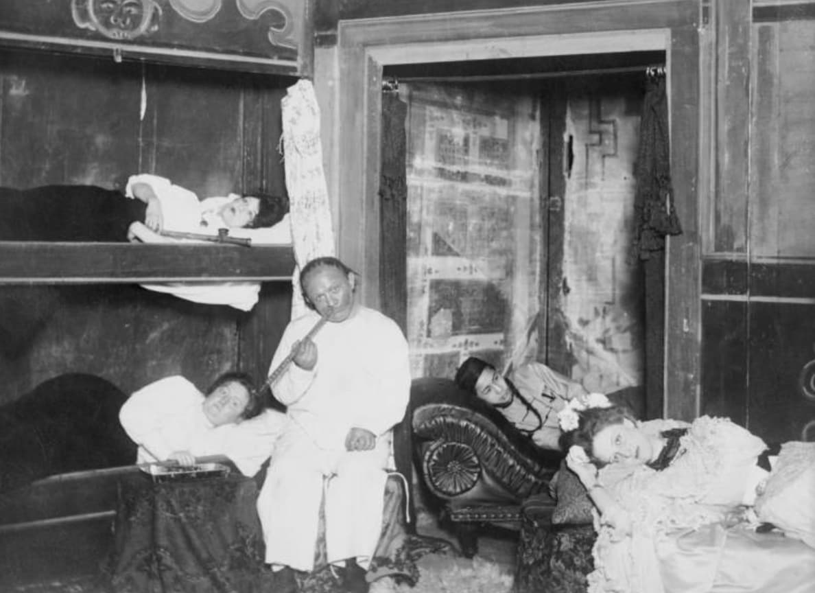 23 Vintage Photos of People Getting Zooted in Opium Dens | eBaum's World