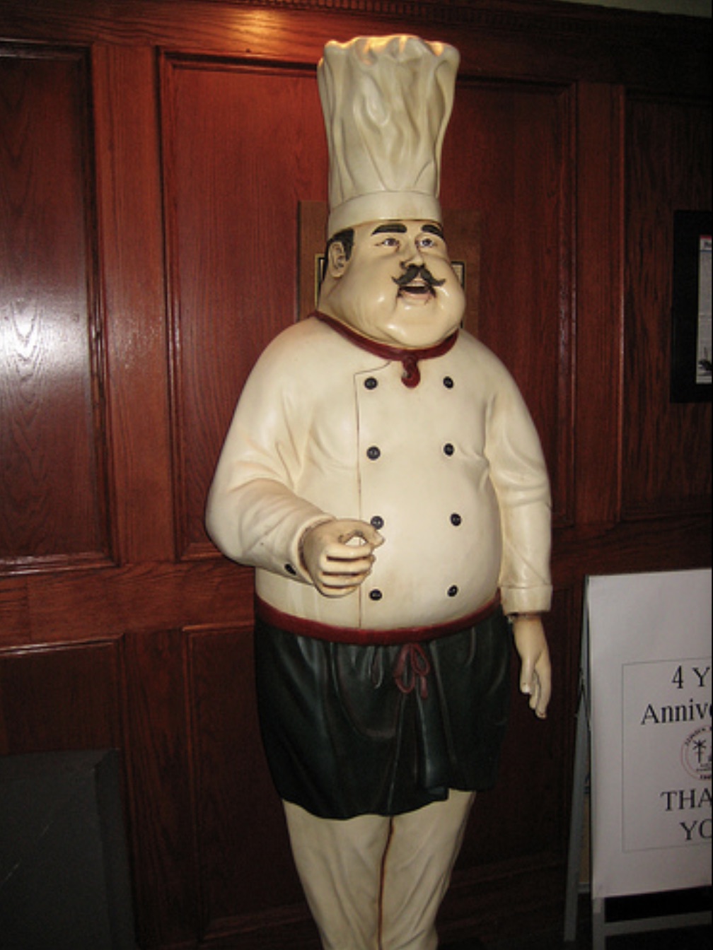 50 Weird Storefront Statues to Greet Before You Eat | eBaum's World