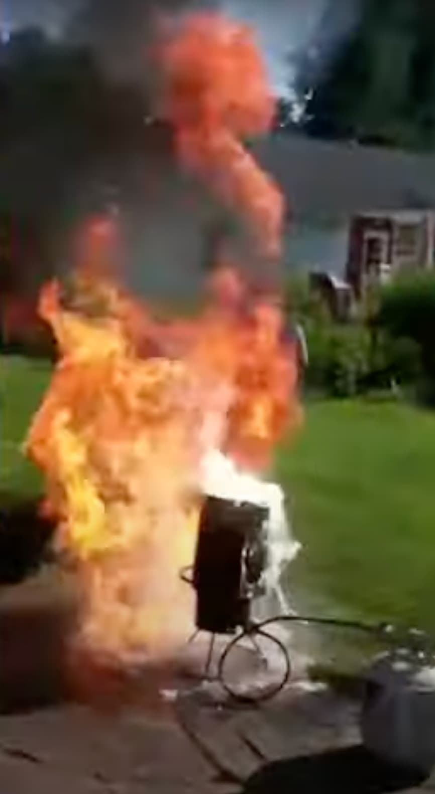 18 More People Who Tried and Failed to Deep Fry Their Thanksgiving ...