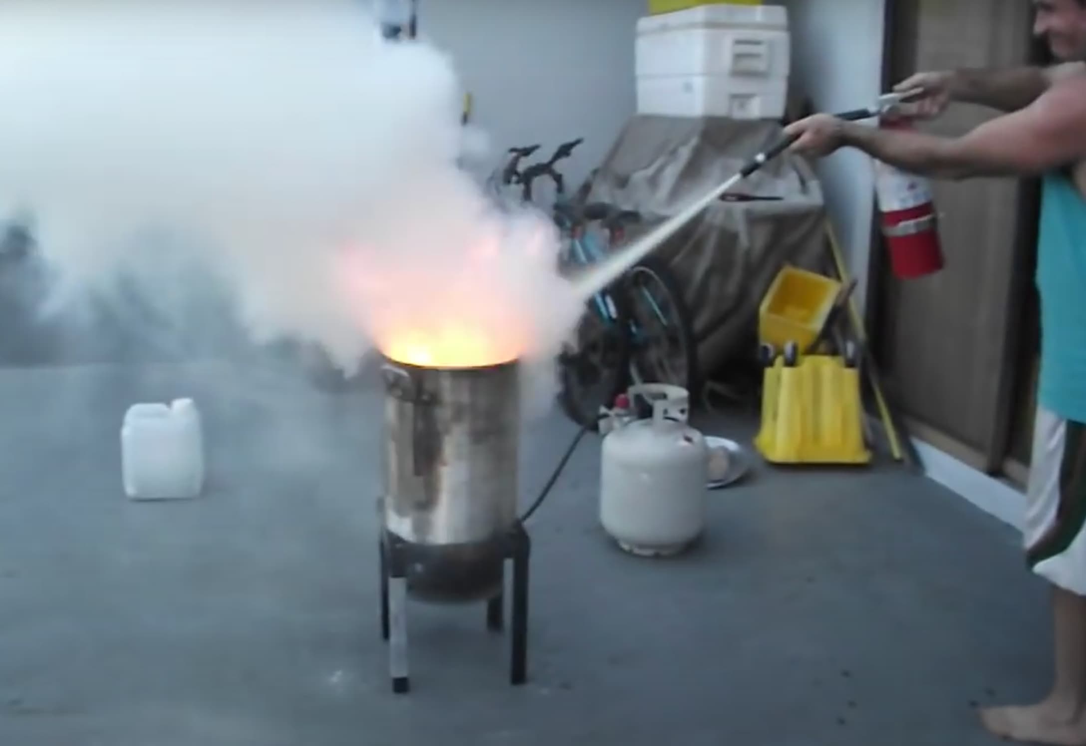 18 More People Who Tried and Failed to Deep Fry Their Thanksgiving ...