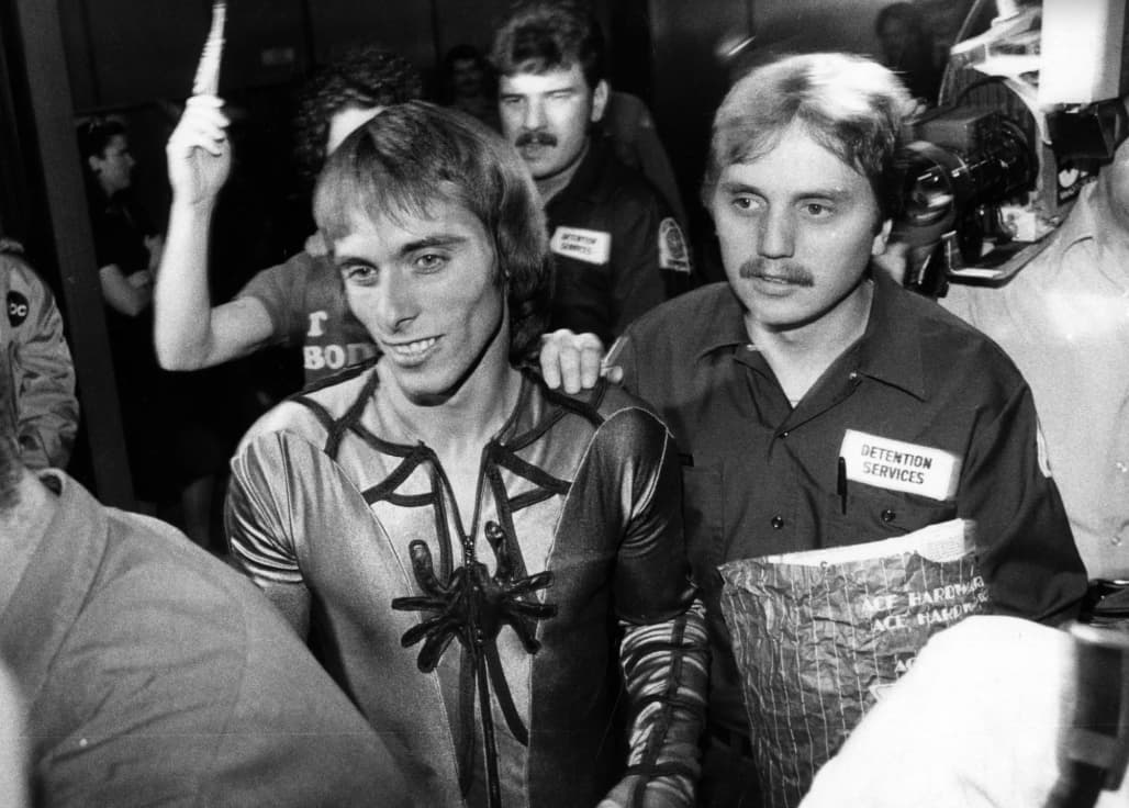 When 1981's Spider-Dan Free-Climbed the Chicago Tower | eBaum's World