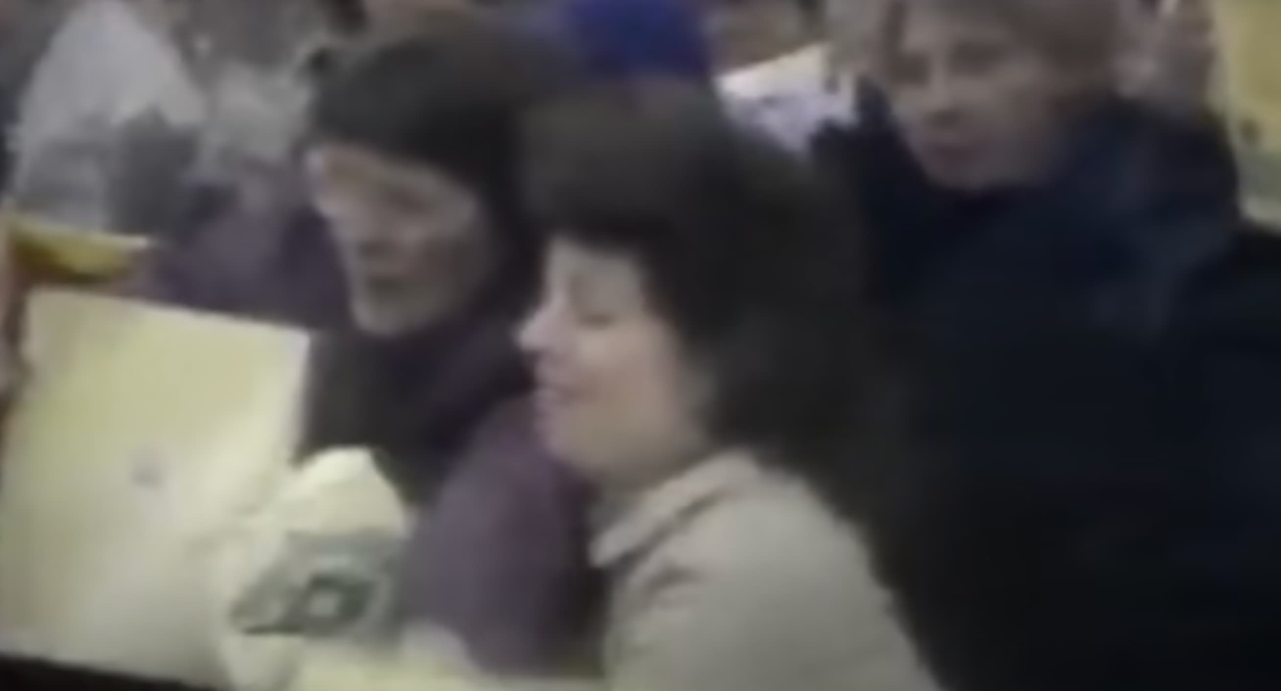 10 Photos Remembering When The Cabbage Patch Kids Incited A Riot In ...