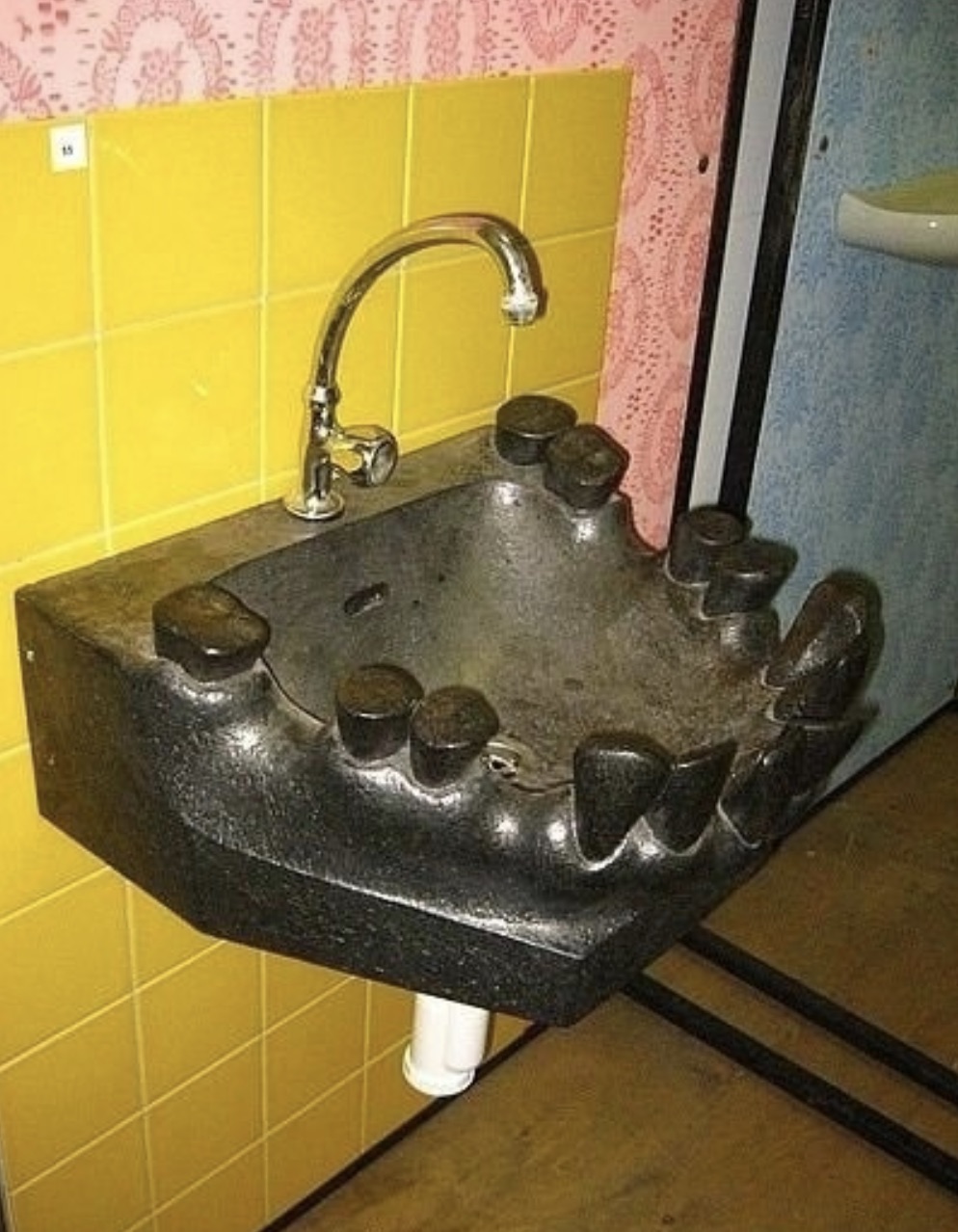 50 Cursed Randoms for a Terror-Filled Night's Sleep | eBaum's World