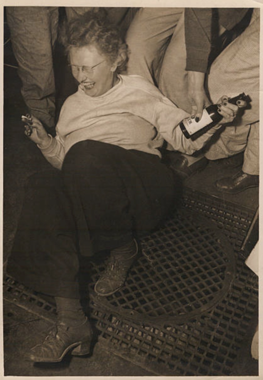 38 Vintage Photos of Drunks Blacking Out in Black and White | eBaum's World