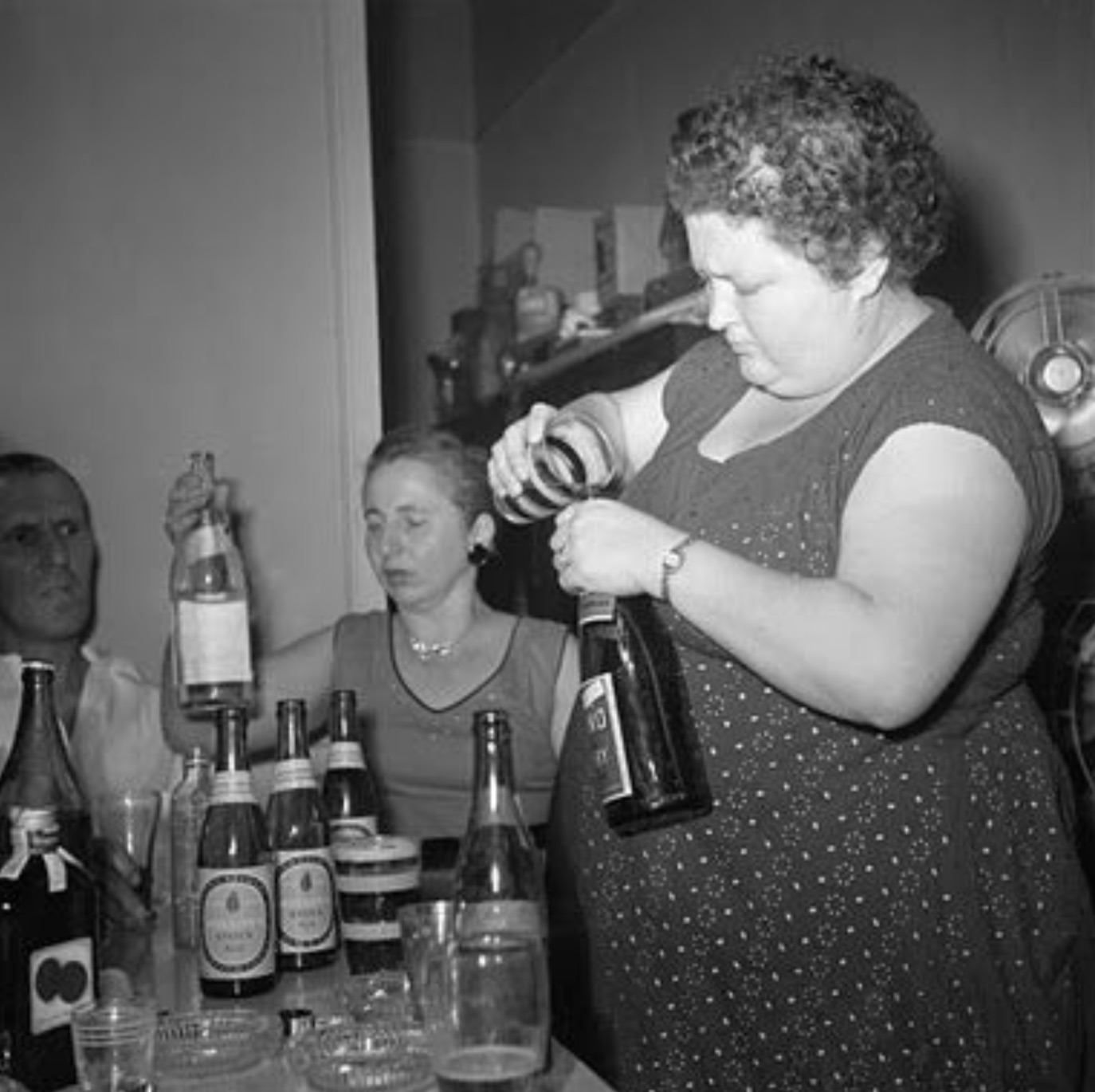 38 Vintage Photos of Drunks Blacking Out in Black and White | eBaum's World
